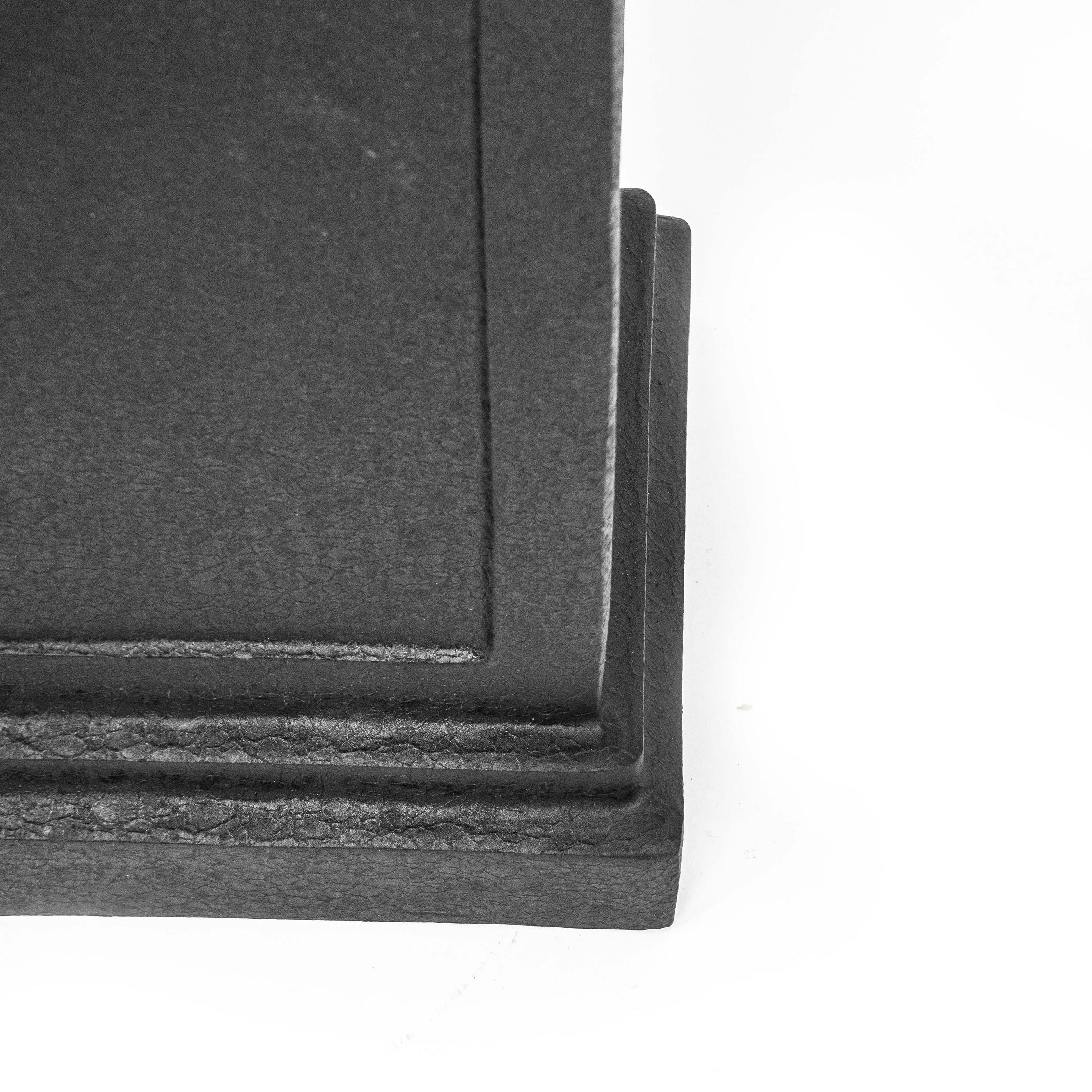 Buy Pedestals | Zushi Pedestal - Black And Gold | Shop at The Purple ...